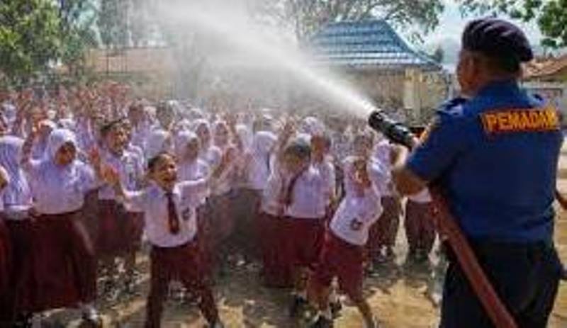 Unik dan Seru, Murid SD Negeri 79 Kota Bengkulu Rayakan Kelulusan ...